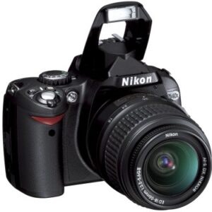 Nikon D40x 10.2MP Digital SLR Camera with 18-135mm f/3.5-5.6G ED-IF AF-S DX Zoom-Nikkor Lens