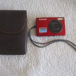 Samsung L100 8.2MP Digital Camera with 3x Optical Zoom (Red)