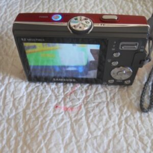 Samsung L100 8.2MP Digital Camera with 3x Optical Zoom (Red)