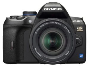 olympus evolt e620 12.3mp dslr with is, 2.7-inch swivel lcd with 14-42mm f/3.5-5.6 zuiko lens