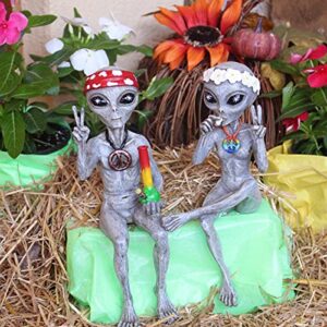 “Hippie and Stoner” Alien Statues Couple Hippie Pot Smoking Marijuana Weed 10 “ H Alien Figurines Shelf Sitters Indoor/Outdoor Funny Home Patio or Garden Decoration – Set of 2 (Alien Gray)