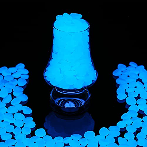 900 Pieces Glow in The Dark Rocks Glowing Stones 1/2 Inch Decor Pebble Stones for Garden, Walkway, Potted Plant, Flower Bed, Fish Tank Aquarium (Lake Blue)