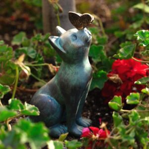 EatingBiting Home Garden Statue Butterfly Stuck on cat Nose Sculpture Ornament Decorative Figurine Fairy Art Yard Décor Statue for Patio Lawn, Home Office Ornaments Housewarming Gifts