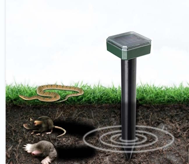 Solar Powered Mole and Snakes Repellent for Garden & Outdoor with Rechargeable Battery, Waterproof & Environment Friendly MANHATTANSUN