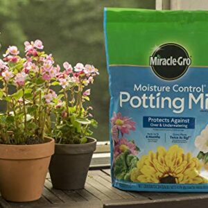 Miracle-Gro Moisture Control Potting Mix, 2 cu. ft. brown