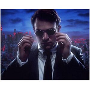 daredevil (tv series 2015 – ) 8 inch x 10 inch photo charlie cox putting on/taking off dark glasses kn