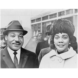 martin luther king, jr. 8 inch x 10 inch photo w/wife coretta scott king kn