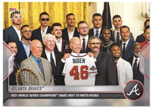 2022 topps now atlanta braves brian snitker president biden #961-2021 world series champions visit the white house – baseball trading card- shipped in protective screwdown holder.