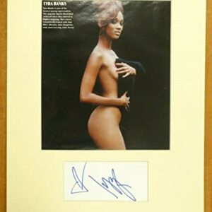 Tyra Banks Model Signed 3x5 Index Card Matted with Photo with JSA COA