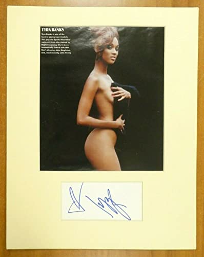 Tyra Banks Model Signed 3x5 Index Card Matted with Photo with JSA COA