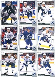 2020-21 o-pee-chee tampa bay lightning team set of 18 cards: andrei vasilevskiy(#26), steven stamkos(#27), ondrej palat(#68), mikhail sergachev(#154), carter verhaeghe(#168), blake coleman(#196), ryan mcdonagh(#242), nikita kucherov(#250), erik cernak(#30