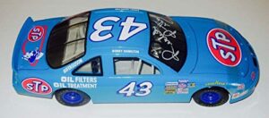 richard petty autographed 1:18 die cast racing car (25th anniversary) – autographed diecast cars