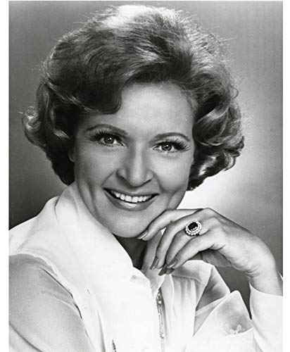 Betty White Close Up Beautiful Smile 8 x 10 Inch Photo