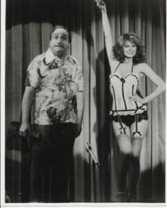 cassandra peterson al molinaro 8 x 10 happy days photo – elvira