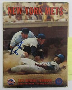 tom seaver nolan ryan jerry koosman +17 signed 1971 mets yearbook jsa xx78761 – autographed mlb magazines