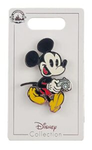 disney pin – mickey mouse – tourist with camera