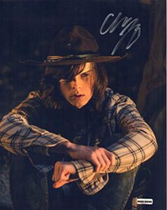 chandler riggs as carl grimes 8 inch x 10 inch wd acc autograph sm