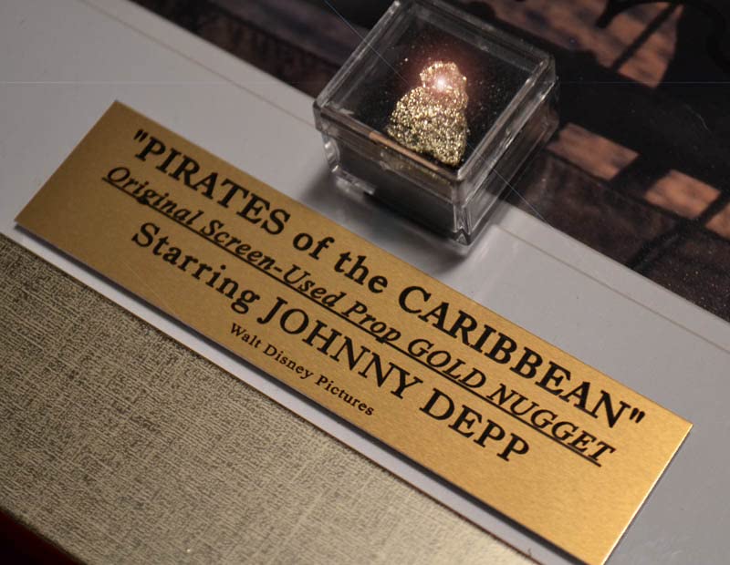 JOHNNY DEPP Signed PIRATES OF CARIBBEAN PHOTO, SCREEN USED PROP GOLD NUGGETS & COIN, WATCH, SAND, BLU RAY