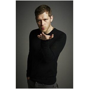 the originals joseph morgan as klaus mikaelson blowing kisses 8 x 10 inch photo