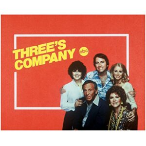 joyce dewitt 8 inch x10 inch photograph three’s company (tv series 1976 – 1984) w/cast title poster kn