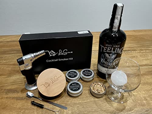 Whiskey Bourbon Cocktail Smoker Kit - Old Fashioned Wood Drink Smoker Infuser Kit with Torch, Aged Cocktail Smoker with 4 Flavored Smoking Wood Chips, Cocktail Barware Smoker Gifts for Men & Women (No Butane) This Specialty Drink Smoker Infuser Kit is a G