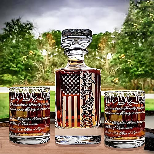 YJGS Whiskey Decanter Engraved We The People American Flag Decanter Set with 2 Glasses for Liquor Scotch Bourbon or Wine, Father's Day Patriotic Gift