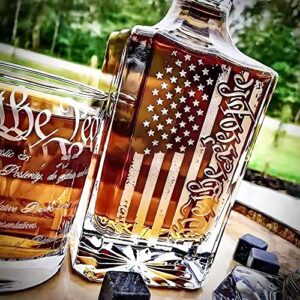 YJGS Whiskey Decanter Engraved We The People American Flag Decanter Set with 2 Glasses for Liquor Scotch Bourbon or Wine, Father's Day Patriotic Gift