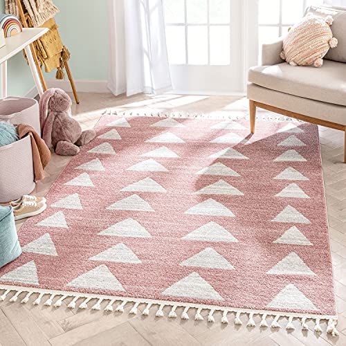 Well Woven Tango Pink Geometric Triangle Pattern Stain-Resistant Area Rug 3x5 (3'11" x 5'3")