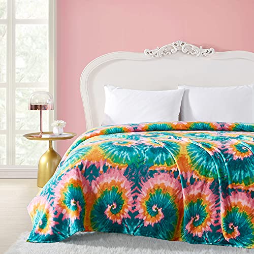 Betsey Johnson | Fleece Collection | Blanket - Ultra Soft & Cozy Plush Fleece, Lightweight & Warm, Perfect for Bed or Couch, Queen, Tie Dye Love