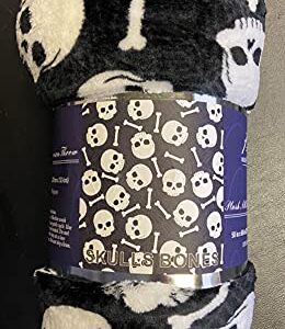 Décor&More Happy Halloween Microplush Throw Blanket (50In x 60In) - Creepy Skull