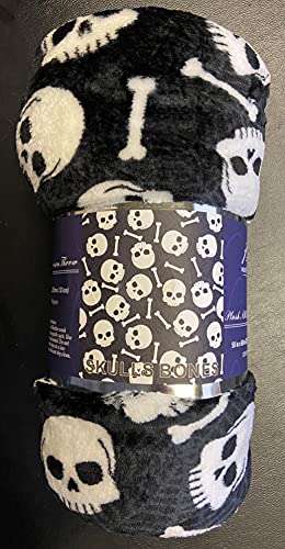 Décor&More Happy Halloween Microplush Throw Blanket (50In x 60In) - Creepy Skull