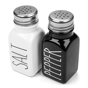 farmhouse ceramic salt and pepper shakers set with extra lids. 100% stoneware salt and pepper shaker set. black pepper and white salt shaker with lid x4. kitchen salt pepper shakers by heartland home