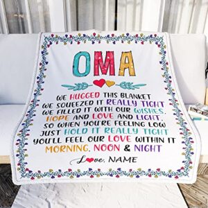 CenturyTee Personalized Oma Blanket from Grandkids We Hugged This Blanket Oma Birthday Mothers Day Christmas Customized Gifts Fleece Blanket (60 x 80 Inches - Adult Size)