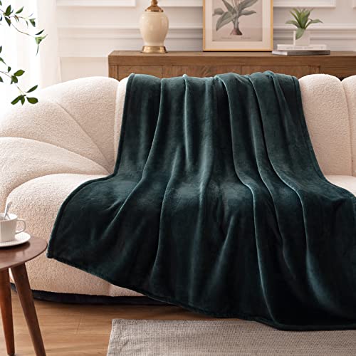 Bertte Throw Blanket, Plush Fleece Fuzzy Lightweight Super Soft Microfiber Flannel Blankets for Couch, Bed, Sofa Ultra Luxurious Warm and Cozy for All Seasons, Forest Green, 50 in x 60 in