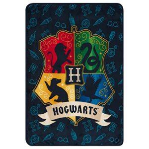 harry potter fleece throw blanket - harry potter hogwarts plush fleece throw - gryffindor hufflepuff ravenclaw slytherin wizardry throw blanket (harry potter)