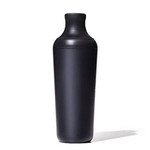 oxo good grips plastic cocktail shaker- 20 oz/590 ml capacity