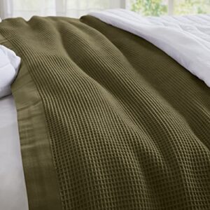 Great Bay Home 100% Cotton Olive Waffle Weave King Blanket | Lightweight and Breathable | Soft Versatile Dark Green Bed Blanket | Perfect for Layering Cotton Blanket | Hazel Collection