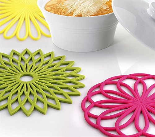 ME.FAN Silicone Trivet - Trivet Mat - Kitchen Hot Pads for Pots/Hot Dish Insulated Teapot Trivet Flexible Durable Non Slip Large Coasters 3 Set Yellow, Diameter: 7.87"