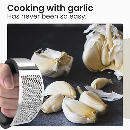 Cuisinly® - Garlic Press - Garlic Press Stainless Steel - Garlic Press Rocker - Garlic Chopper - Garlic Crusher - Garlic Mincer - With Free Silicone Garlic Peeler and Cleaning Brush