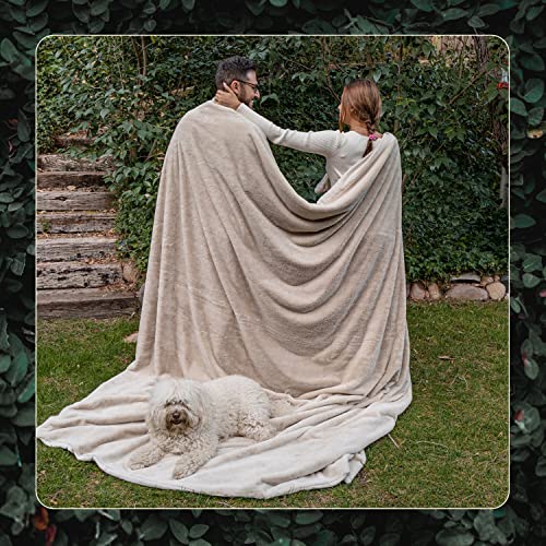 UnHide Cuddle Puddle - Faux Fur Blanket - Oversized, Lightweight, Extra Soft Blanket - Machine Washable - Add a Layer of Softness to Any Bed or Couch - 100” x 100” - Silver Fox