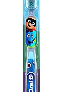 Oral-B Battery Powered Kids Manual Toothbrush, Finding Dory Characters, for Children and Toddlers 3+, Extra Soft Bristles - Pack of 6 (Characters and Colors Vary)