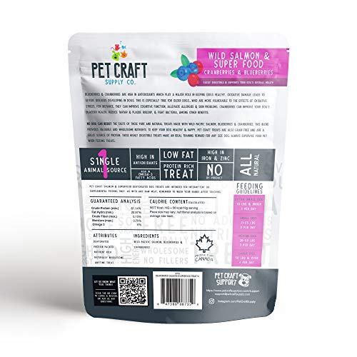 Pet Craft Supply Wild Caught Pure Dehydrated Pacific Salmon Blueberry Cranberry Superfood Healthy High in Antioxidants Vitamins Fish Oil for Small Medium Large Dog Puppy Training Treats