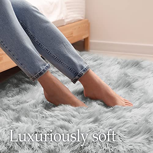 lalaLOOM Soft and Thick Faux Fur Rug, 5x7, Machine Washable, Super Fluffy Carpets for Bedroom and Living Room Floors, Durable Rubber Backing, Luxury Shag Area Rugs for Modern Interior, Soft Gray