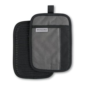 kitchenaid beacon two-tone non-slip pot holder set, contour silver/onyx black, 7"x10", 2 piece