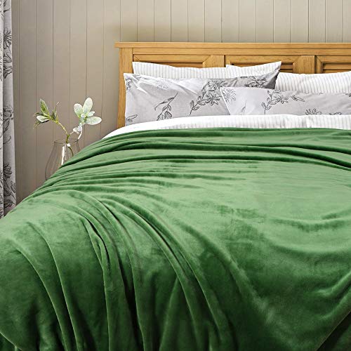 PiccoCasa Fleece Blanket King Size - 350 GSM Soft Warm All Season Flannel Blanket for Couch Sofa Bed Traveling - Fuzzy Lightweight Microfiber Plush Blankets, 90 x 108 Inches, Green