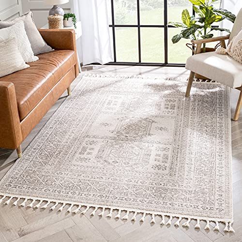 Well Woven Caro Beige Tribal Medallion (3'11 x 5'10") Area Rug