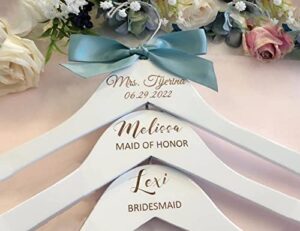 personalized bridesmaid hangers personalized name bride hanger for wedding dress wedding favors bridal shower gifts for bride and groom hangers (white(white)