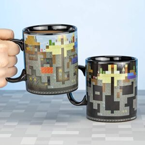 Minecraft XL Heat Change Travel Coffee or Tea Mug - Paladone Large Coffee Cup 550ml Featuring Mine Scene From the Game