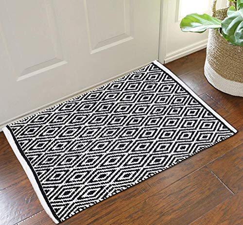 Ramanta Home 100% Cotton Diamond Rug 21x34 Hand Woven Reversible Washable Rug - Black,Farmhouse Bathroom Rugs,Entry Rugs,Rugs for Living Room,Rag Rug,Kitchen Rug Cotton,Machine Washable Rug,Woven Rug