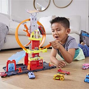 Hot Wheels Toy Car Track Set City Super Loop Fire Station & 1:64 Scale Firetruck, Connects to Other Sets